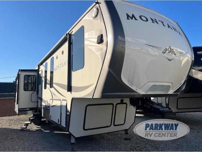 Parkway RV Center: Motorhomes and Trailers for Family Road Adventures ...